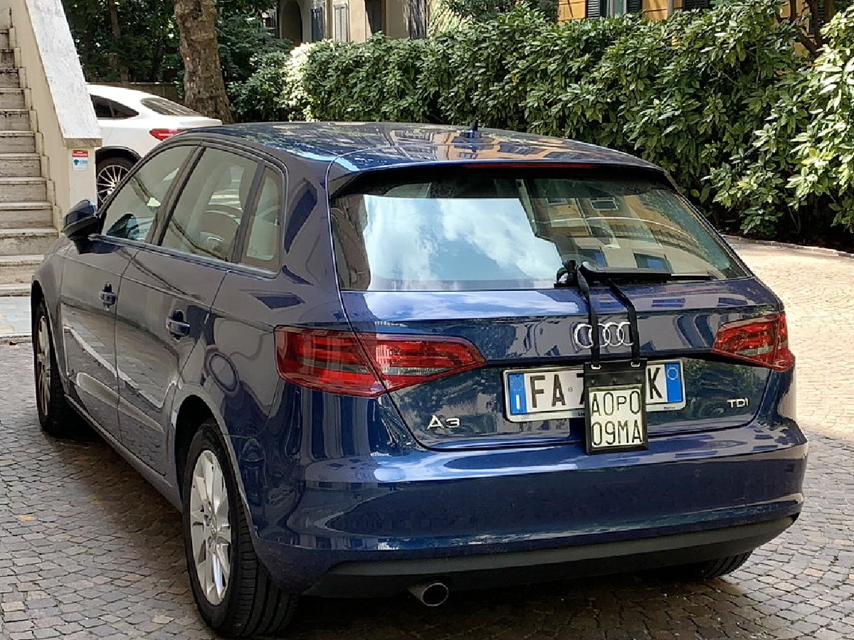 Targa prova sui veicoli immatricolati: l'opinione dei concessionari