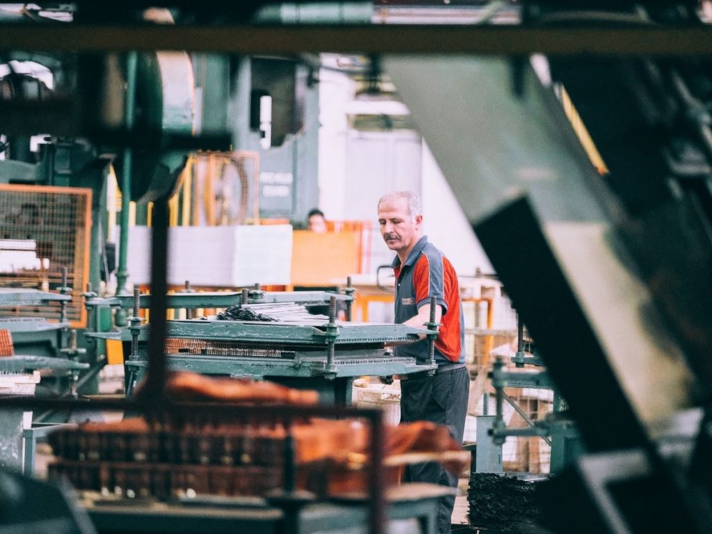 Chi è e cosa fa un meccatronico - DealerLink.it
